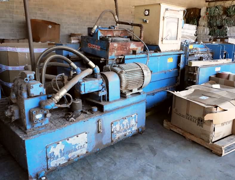 BALEMASTER Horizontal Auto Tie Baler,