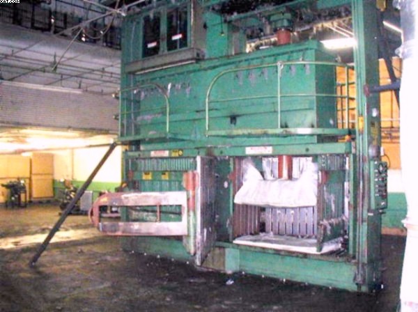 LUMMUS Autopak Baler, 27x54", pneumatic tramper,