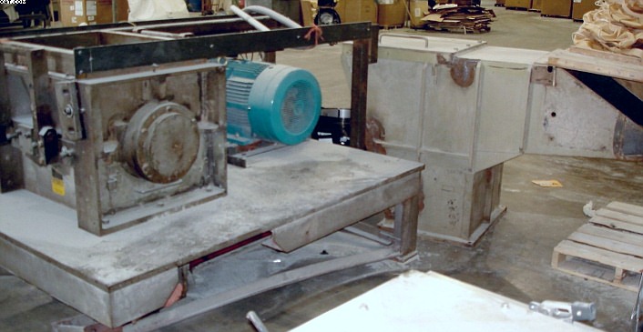 CUMBERLAND 1828 Grinder, 75 hp, 3 knife open