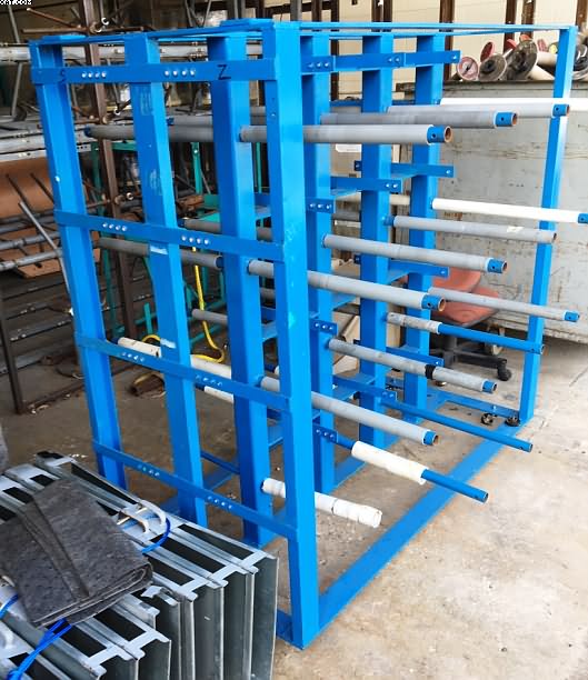 Unrolling Roll-Off Creel, 32 positions, 13" centers,